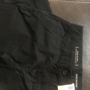 Dockers | Pants & Jumpsuits | Nwt Dockers Surefit Black Capri Size 6 ...